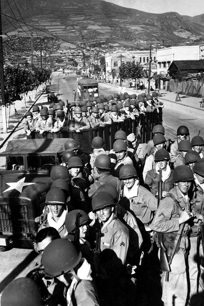 Kissing the War Goodbye - V-J Day in T - Canvas Art | Victor Jorgensen